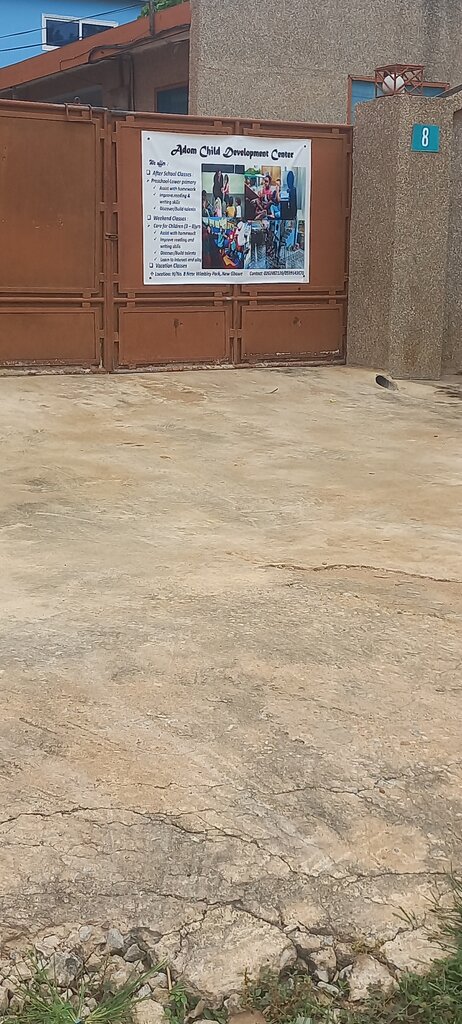 Ortaokul Adom Child Development Center, Dünya, foto