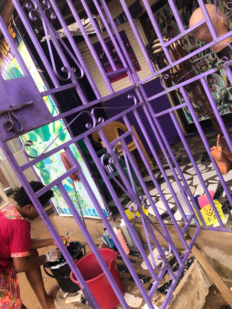 Güzellik salonu God is able, Dünya, foto