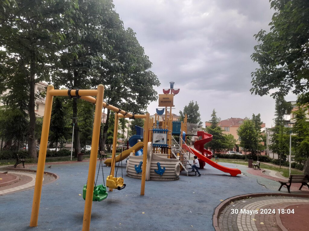 Oyun alanı Oyun alanı, İnegöl, foto