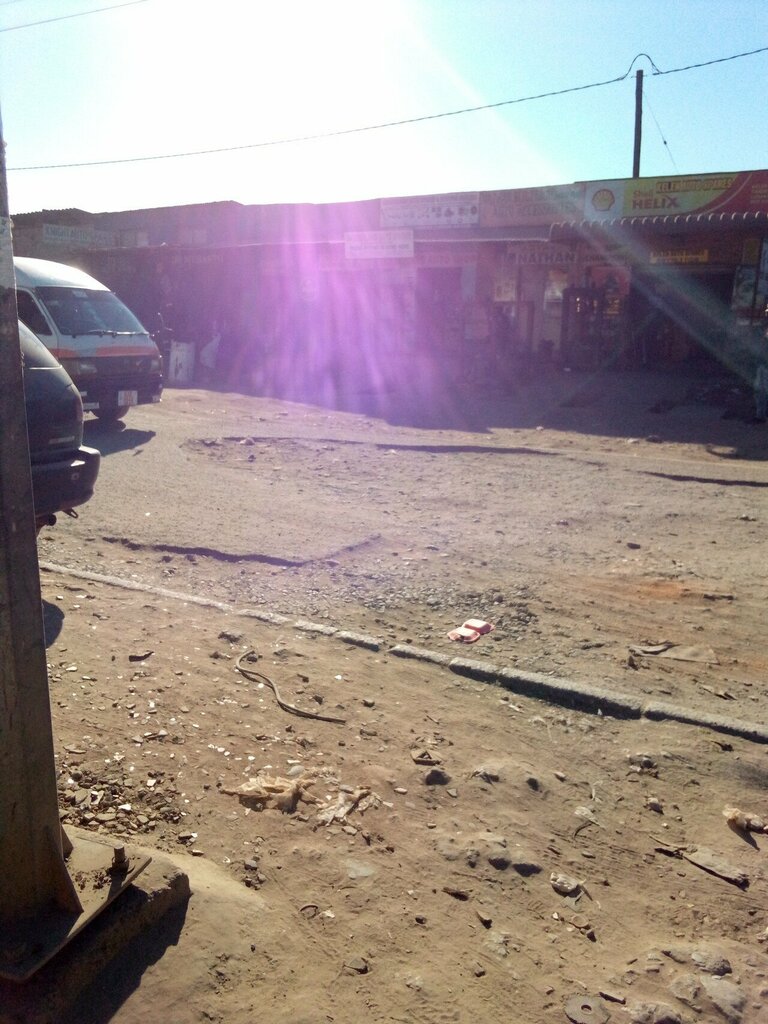 Yapı mağazası More Than Cqnqueror Hardware, Lusaka, foto