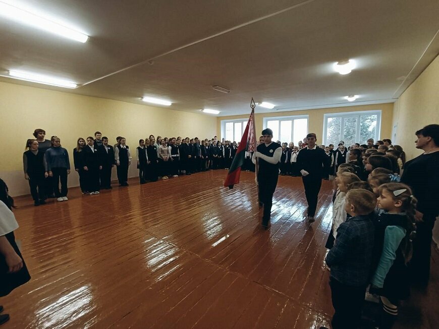 Ortaokul Хотиславская средняя школа, Brestskaya oblastı, foto