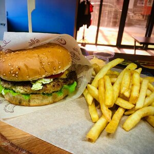 Broburger (Kabardinskaya Street No:189А), kafe  Nalchik'ten