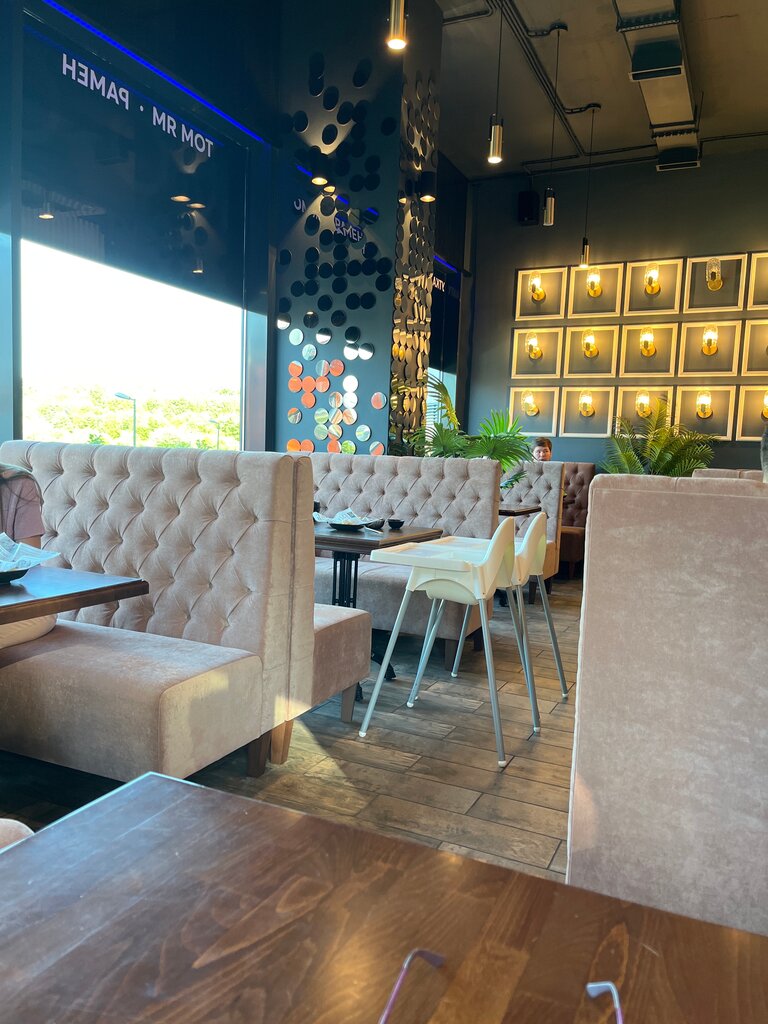 Restoran Momo Chicken rest, Saint‑Petersburg, foto