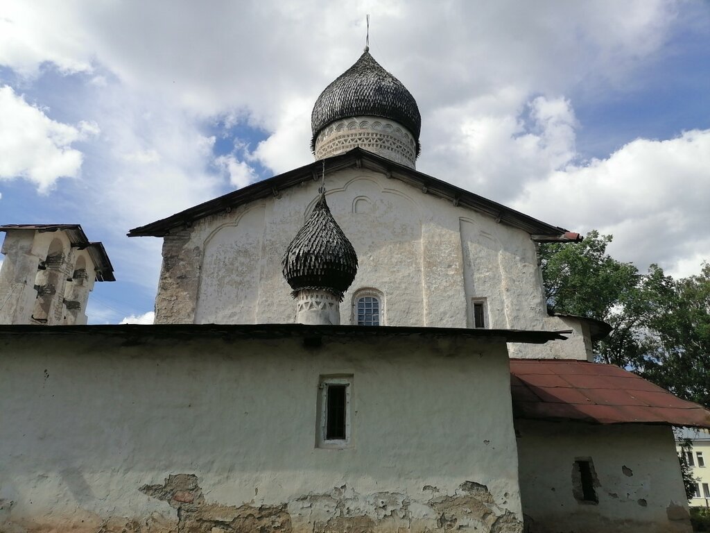 Ortodoks kiliseleri Tserkov Rozhdestva Presvyatoy Bogoroditsy V Starovoznesenskom Pskovskom monastyre, Pskov, foto
