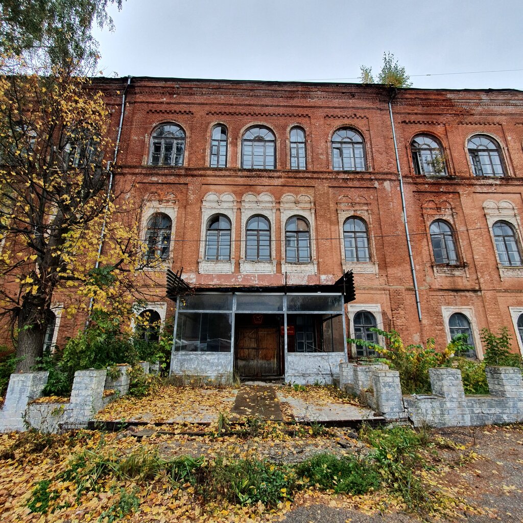 Turistik yerler Епархиальное училище, Beliov, foto