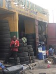 Ets Bourdou Pneus (Brazzaville, Avenue des Trois Martyrs), oto lastik tamiri  Brazzaville'den