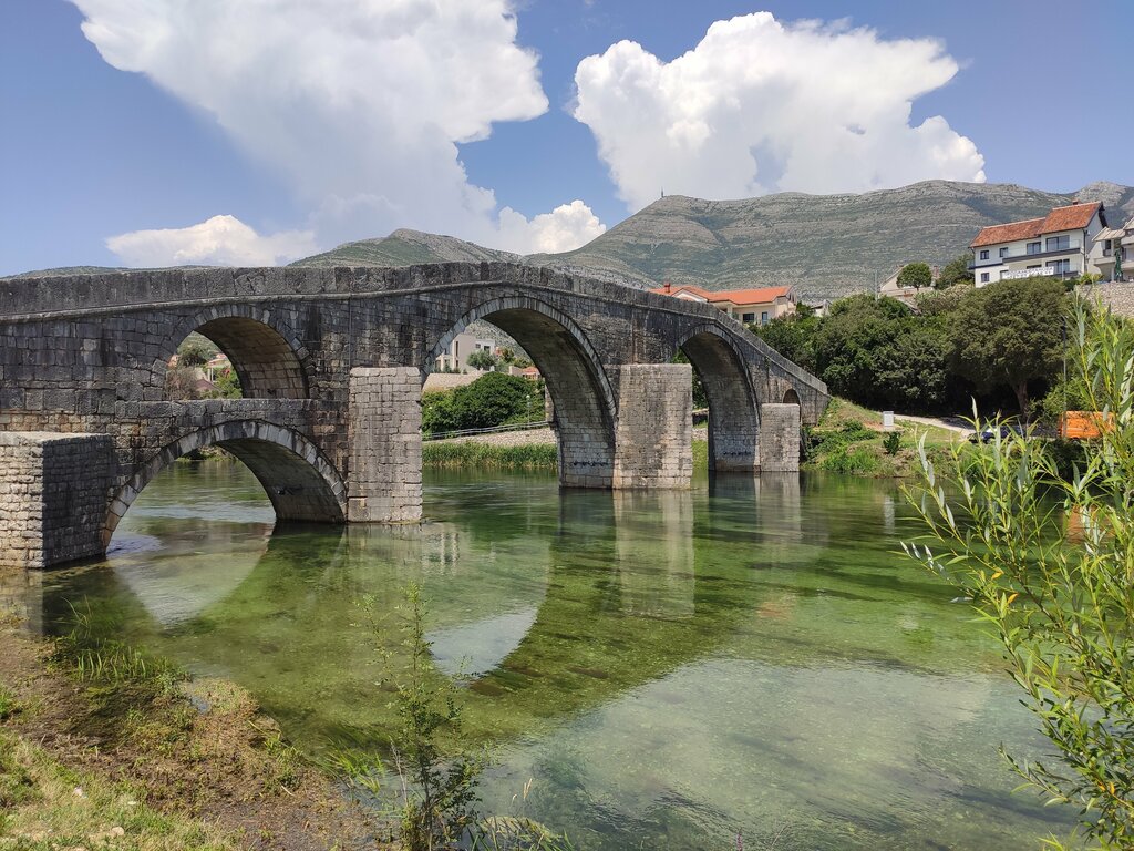 Turistik yerler Arslanağa Köprüsü, Sırp Cumhuriyeti, foto