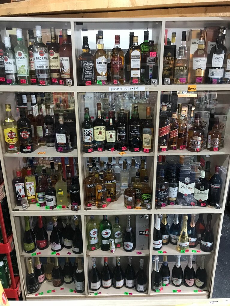 Tütün, sigara mağazaları Tabachnyi i VinoVodochnyi, Suhum, foto