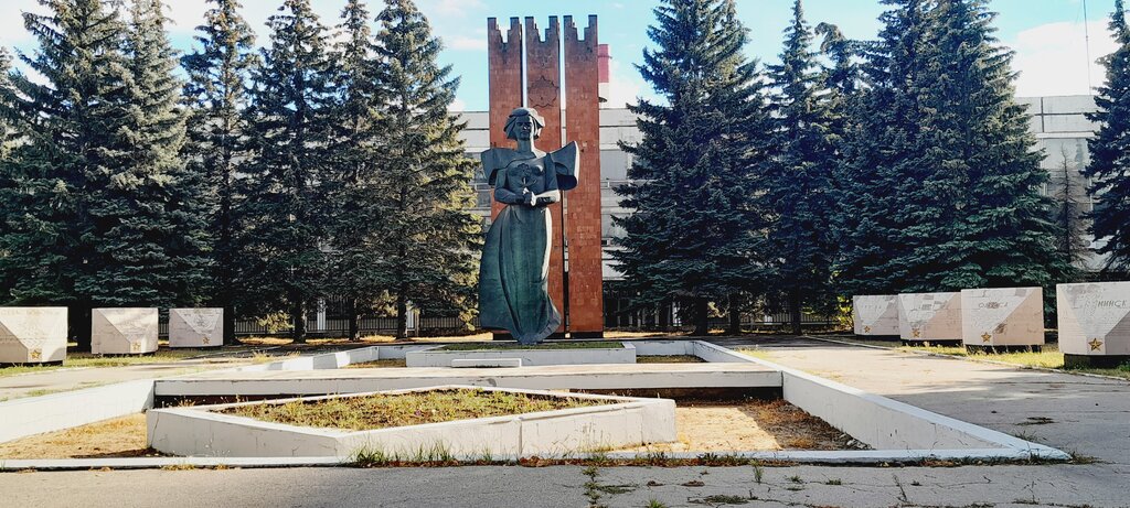 Anıt, heykel За Родину, Dmitrovgrad, foto