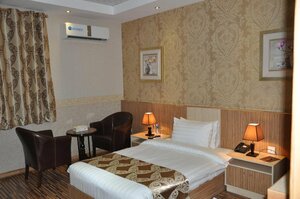 Palm Hotel (Baghdad International Airport), otel  Bağdat'tan