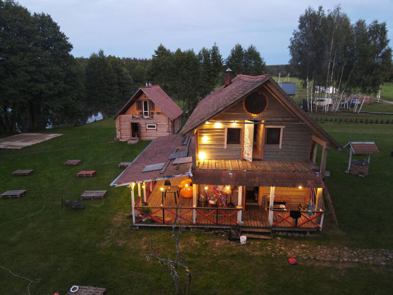Çiftlik tatili Дом у озера, Minskaya oblastı, foto