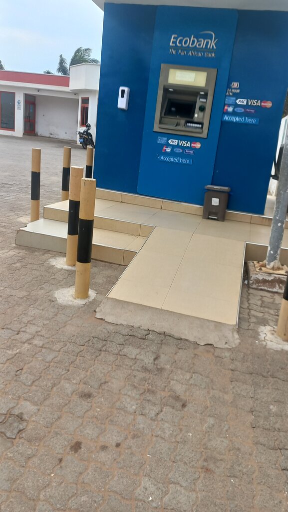 Benzin istasyonu Ecobank A. T. M, Akra, foto
