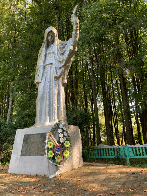 Anıt, heykel Братская могила, Mogiliovskaya oblastı, foto