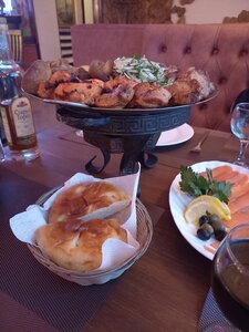 Mangal House (Mira Street No:87А, Khanty-Mansiysk), kafe  Hantı‑Mansi'den
