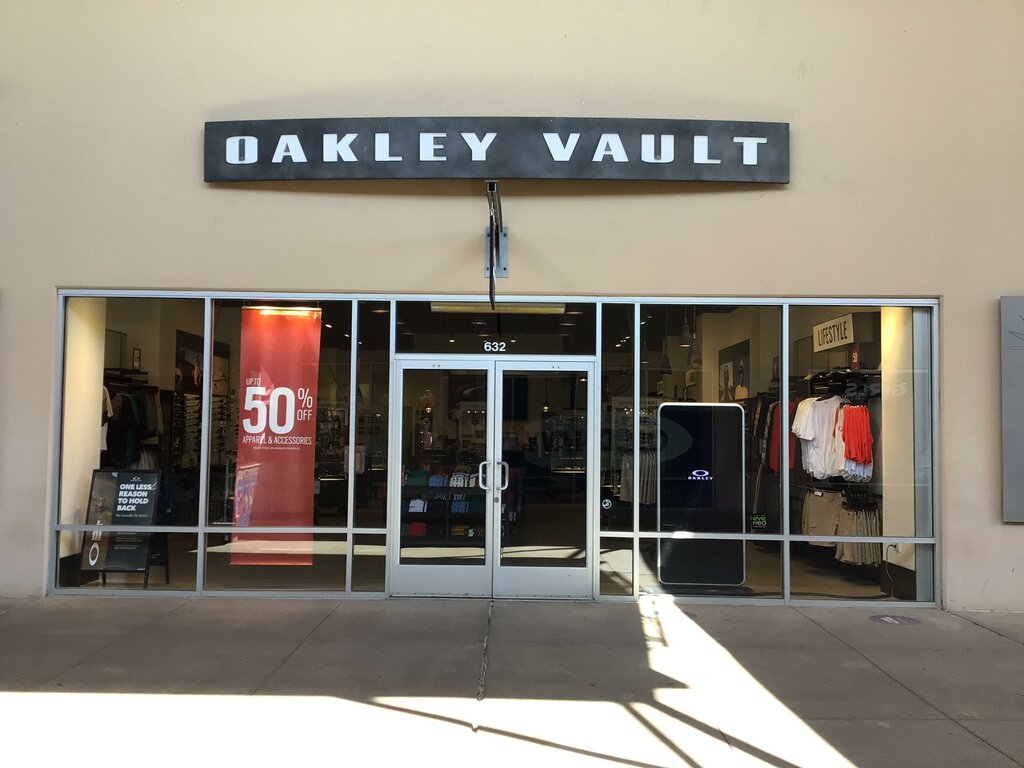 Giyim mağazası Oakley Vault, Texas, foto