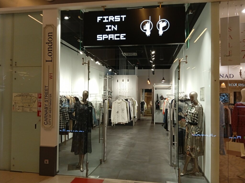 Giyim mağazası First in Space, Saint‑Petersburg, foto