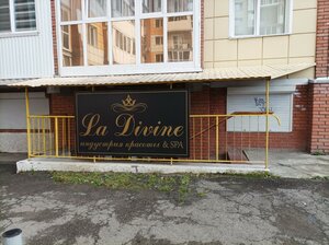 La Divine (Ivana Chernykh Street No:66), manikür-pedikür  Tomsk'tan