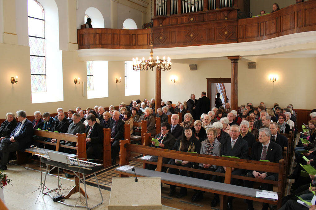 Dini dernekler Evangelische Kirche Hellenthal - Evangelische Trinitatis-Kirchengemeinde Schleidener Tal, Kuzey Ren‑Vestfalya, foto