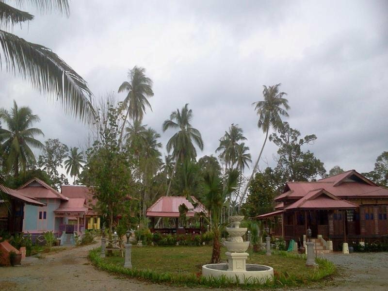 Trata' Leka Hotel, hotel, Kampung Nelayan,Benteng Laut,Pantai Leka ...