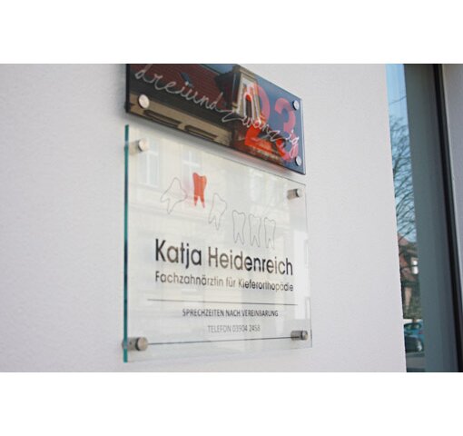 Özel ağız ve diş sağlığı klinikleri ve muayenehaneleri Katja Heidenreich - Kieferorthopädische Fachpraxis, Saksonya‑Anhalt, foto