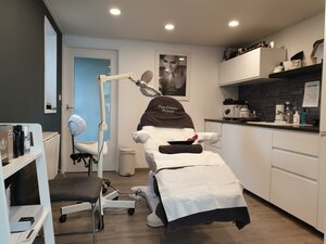 Pure Ocean's Beauty (Zeeland, Terneuzen, Hoek, Ds. Raamshof), güzellik salonu  Zeeland'dan