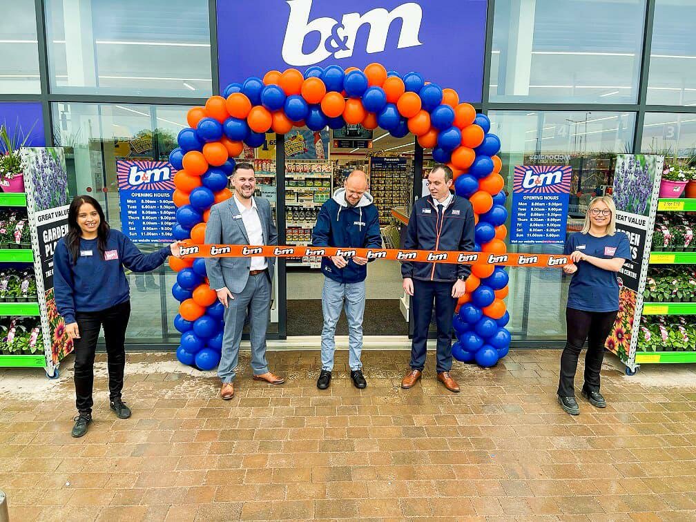 i̇ndirim ve fırsat sistemleri B&m Store with Garden Centre, İngiltere, foto