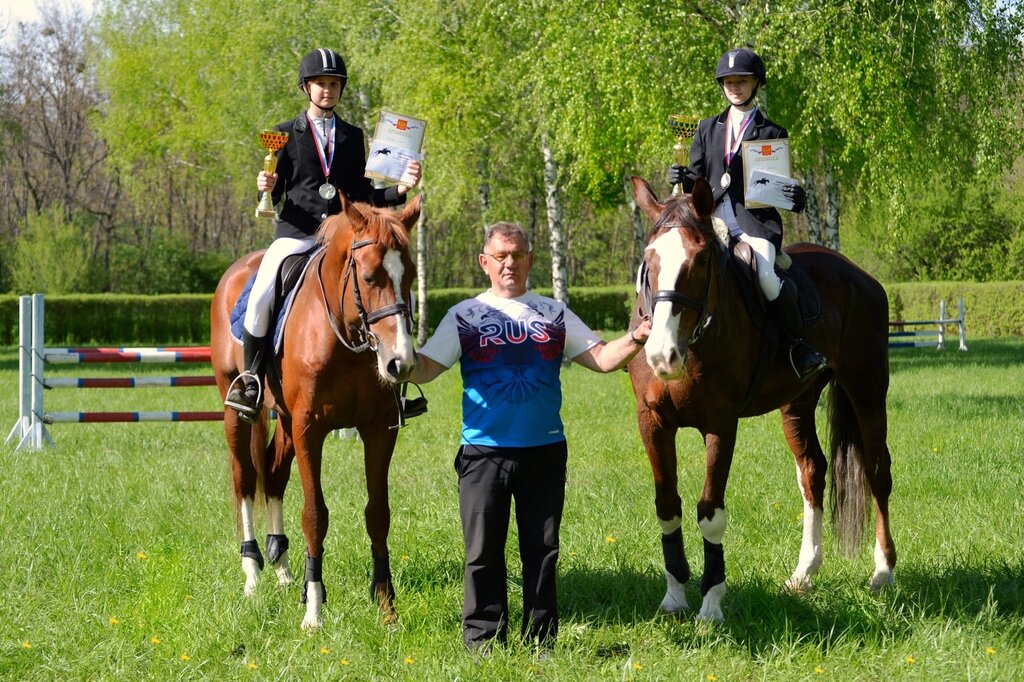 At ve binicilik kulüpleri Goo Stavropolsky detsko-yunoshesky konno-sportivny klub, Stavropol, foto