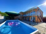 Гостевой дом Лето (Северная улица No:16А, посёлок городского типа Николаевка), otel  Kırım Cumhuriyeti'nden