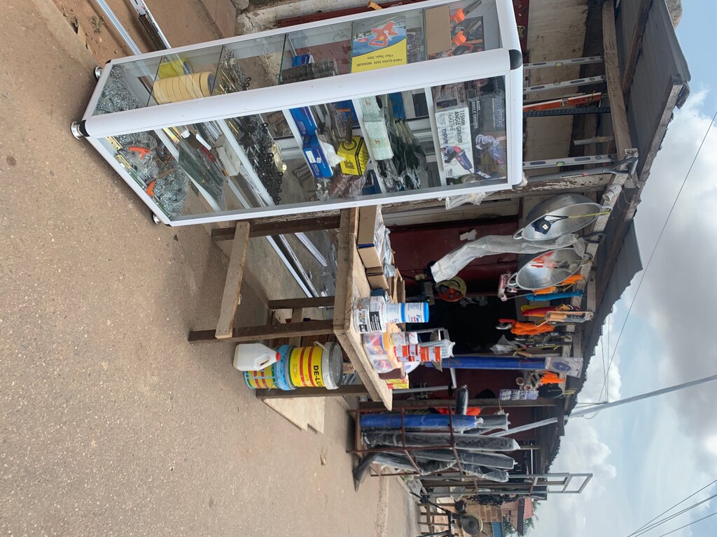 Yapı mağazası Nana’s Buliders Tools, Dünya, foto