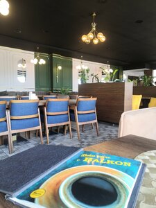 Balkon (No:4В, 15-shi shaǵyn aýdan, Aktau), kafe  Aktav'dan
