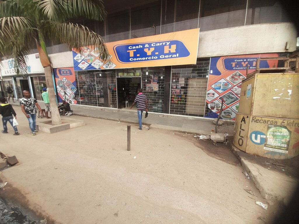 Mini-market Cash and Carry, Loanda, foto