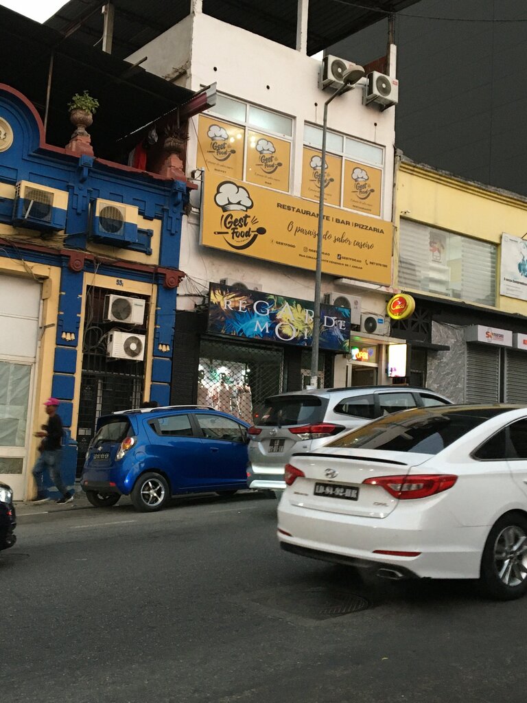 Giyim mağazası Regarde Moi, Loanda, foto