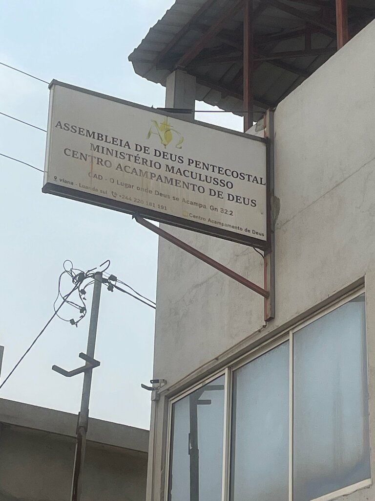 Protestan kilisesi Assembleia de Deus Pentecostal Ministério Centro Acampamento De Deus, Loanda, foto