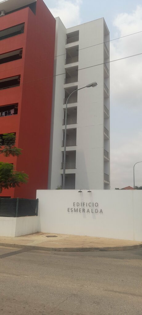 Yurtlar Condomínio Esmeralda, Loanda, foto