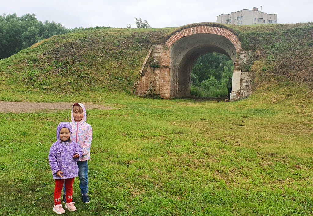 Anıt, heykel Никто не забыт, ничто на забыто, Velikie Luky, foto