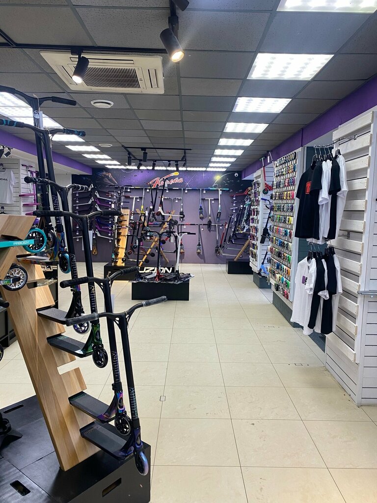 Scooter, denge bisikleti mağazası Local, Moskova, foto