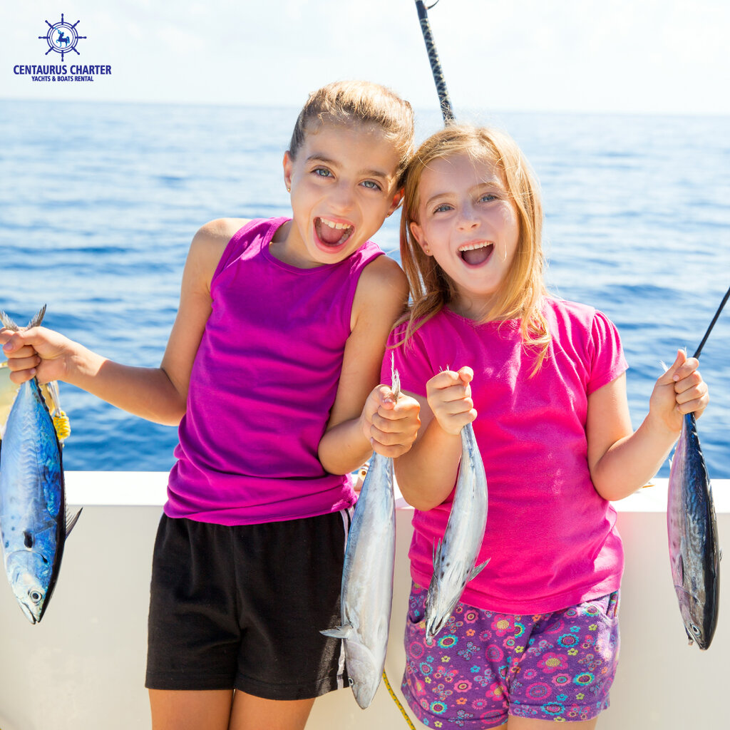 Tekne, kayık, yat Centaurus Charter, Dubai, foto