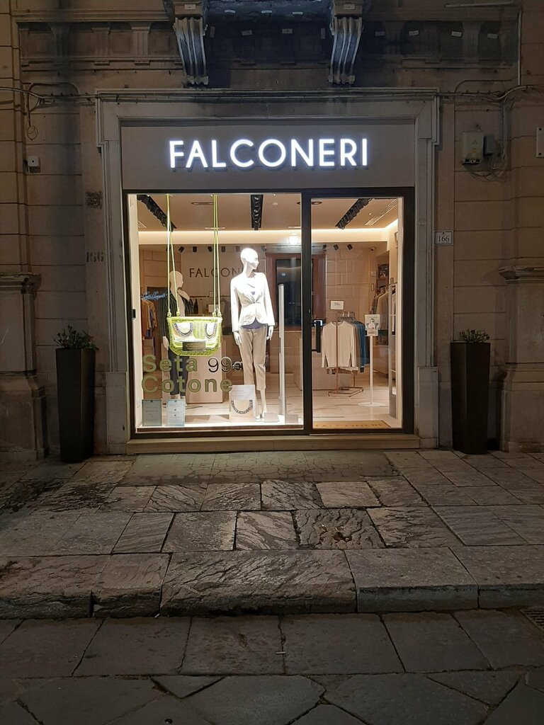 Giyim mağazası Falconeri, ReggioCalabria, foto