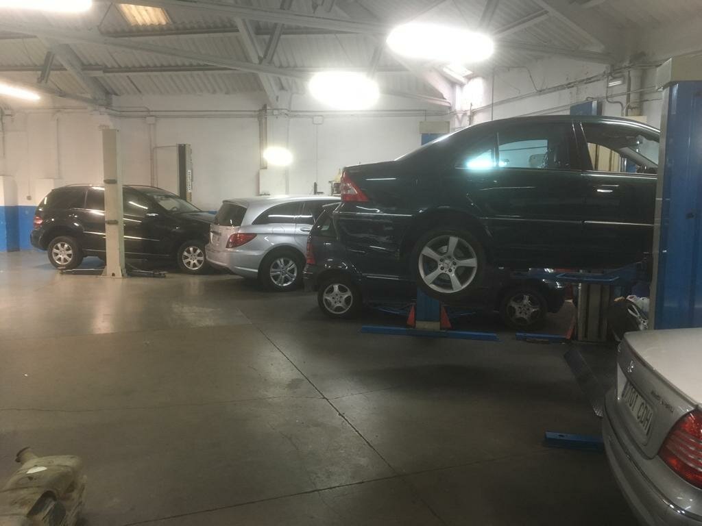 Otomobil servisi Mensa Motor, Barselona, foto