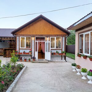 Кафе-столовая (Autonomous Republic of Abkhazia, Gulripshskiy munitsipalitet, Village of Merkheul), kafe  Gulripş Bölgesi'nden