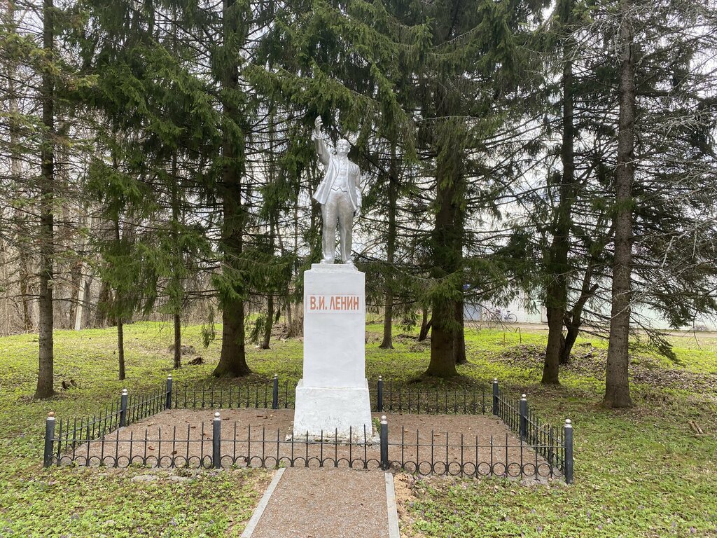 Anıt, heykel В.И. Ульянов, Yaroslavskaya oblastı, foto