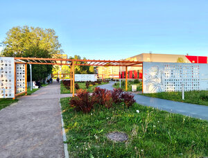 Парк Поколений (Leningrad Region, Tikhvin, park Pokoleniy), kültür ve eğlence parkları  Tixvin'den
