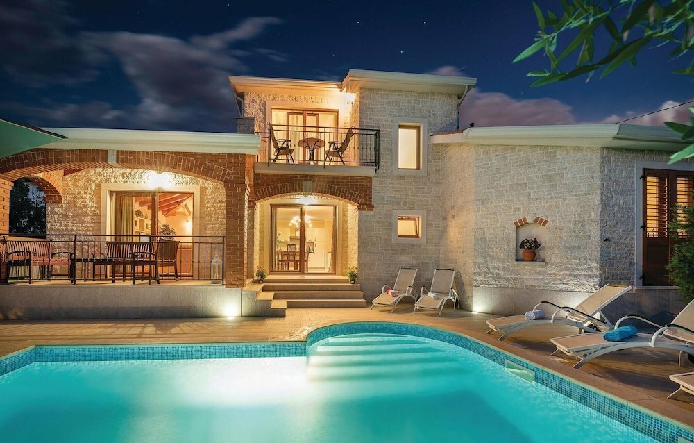 Otel Nice Home in Tar with Hot Tub, Dünya, foto