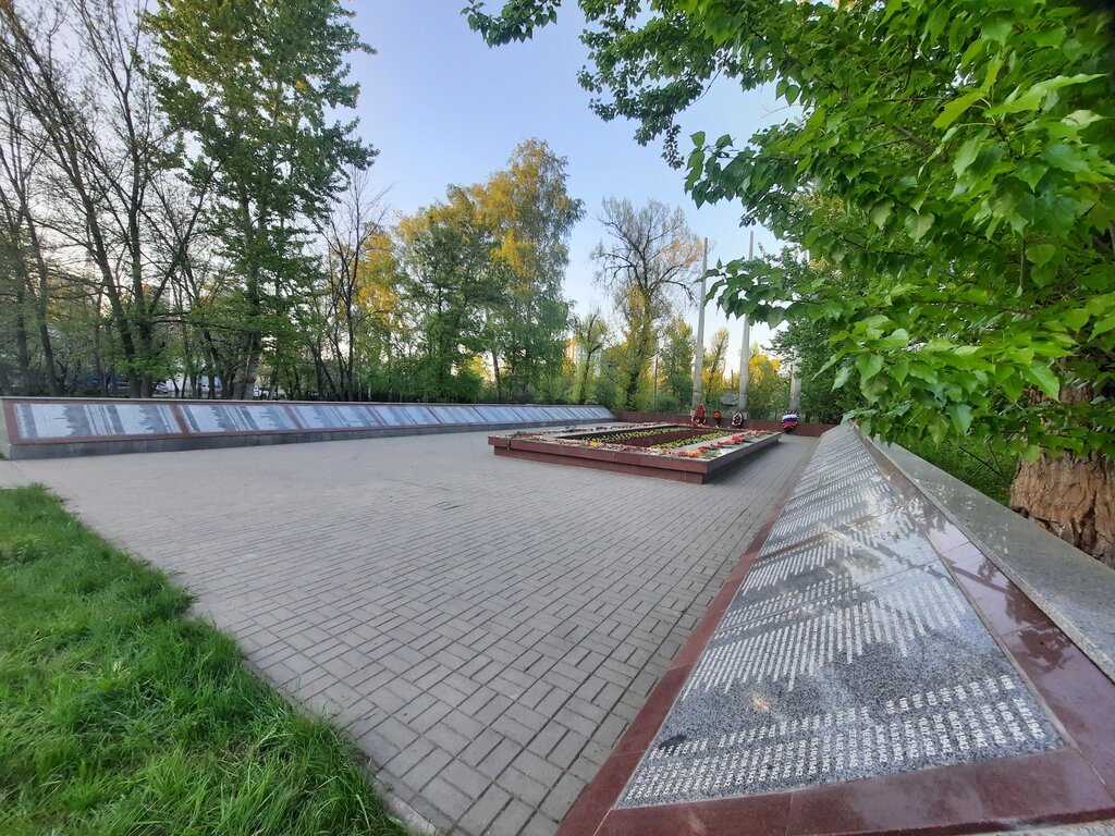 Anıt, heykel Братская могила № 15, Voronej, foto