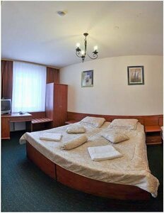 Hotel Junior (Lesser Poland Voivodeship, Kraków, ulica Skotnicka, 272), otel  Krakow'dan