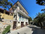 Гостевой дом Tair (Маратовская улица No:19В, посёлок городского типа Гаспра), otel  Kırım Cumhuriyeti'nden