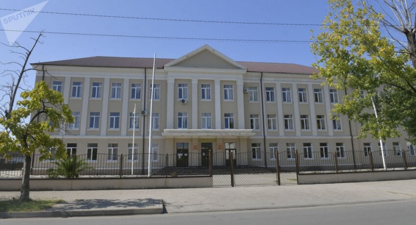 Ortaokul Школа № 4 им. Гулиа, Suhum, foto