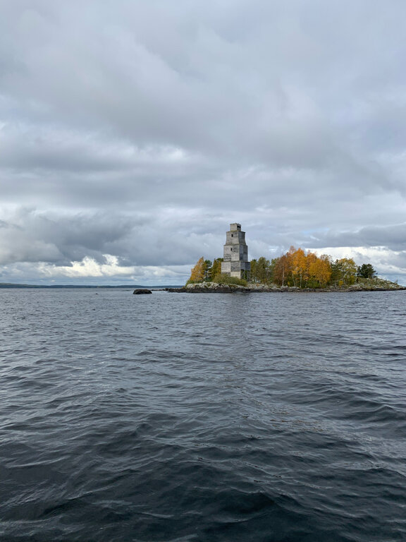 Turistik yerler Юлькин маяк, Karelya, foto