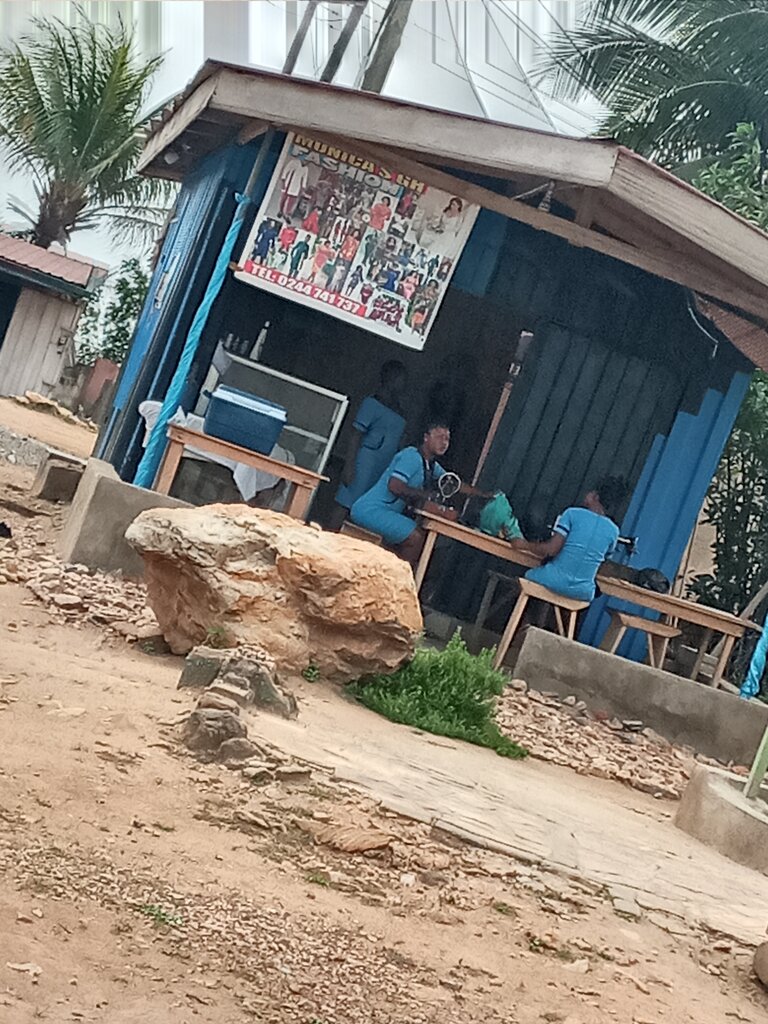 Moda evleri Monica's Gh fashion, Dünya, foto