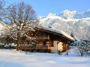 Chalet Les Islouts (Auvergne-Rhône-Alpes, Haute-Savoie, Arrondissement de Bonneville, Chamonix-Mont-Blanc, Route Benoit Couttet, 351), otel  Chamonix'den